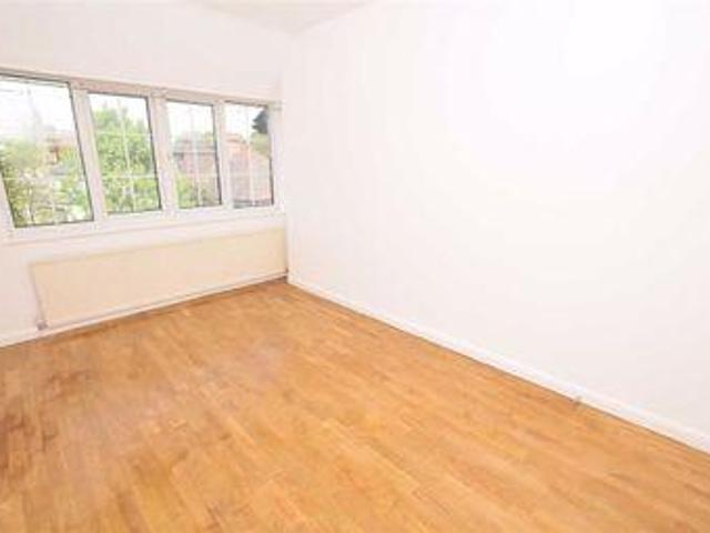 2 Bedrooms Flat for rent in Finchley Lane, Hendon, London NW4