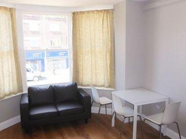 2 Bedrooms Flat for rent in Finchley Lane, Hendon, London NW4