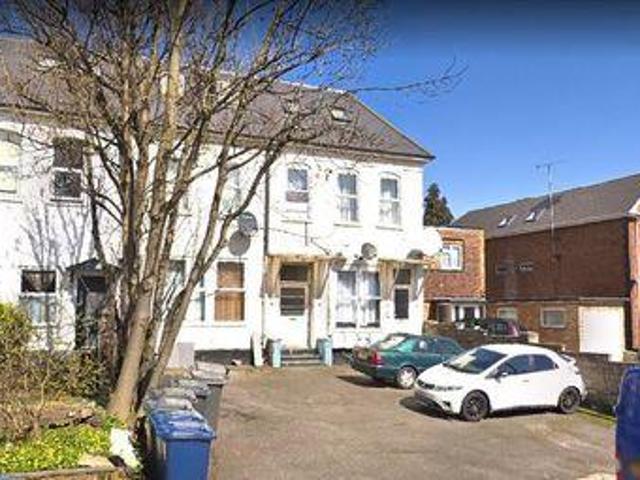 2 Bedrooms Flat for rent in Finchley Lane, London NW4