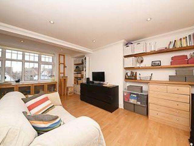 2 Bedrooms Flat for rent in Finchley Road, Temple Fortune NW11