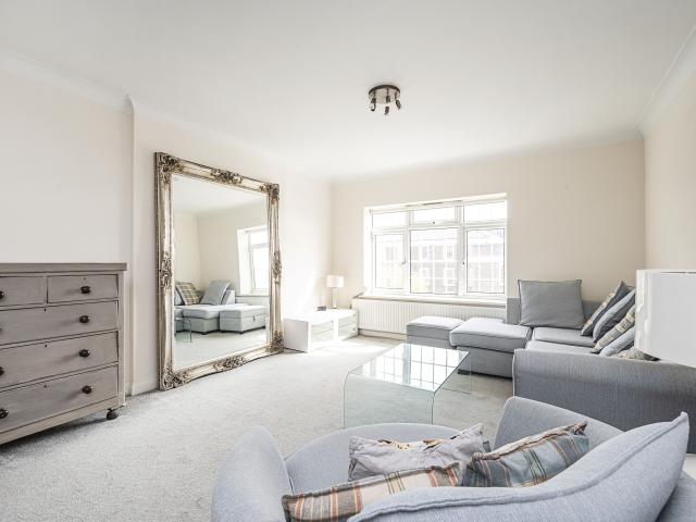 2 Bedrooms Flat for Rent in Finchley Road | Foxtons