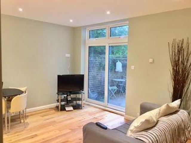 2 Bedrooms Flat for rent in Finborough Road, London SW10