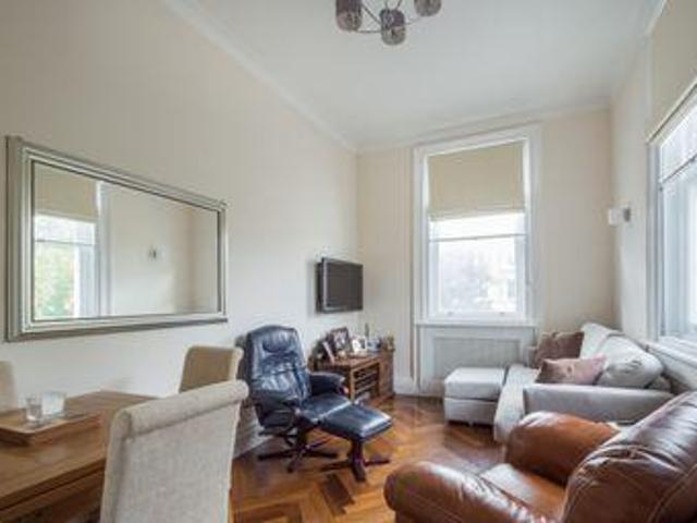 2 Bedrooms Flat for rent in Finborough Road, London SW10