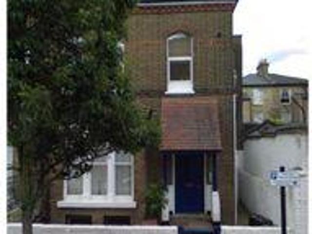 2 Bedrooms Flat for rent in Finsbury Park Road, London N4