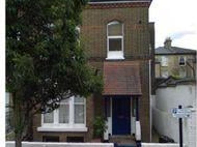 2 Bedrooms Flat for rent in Finsbury Park Road, London N4