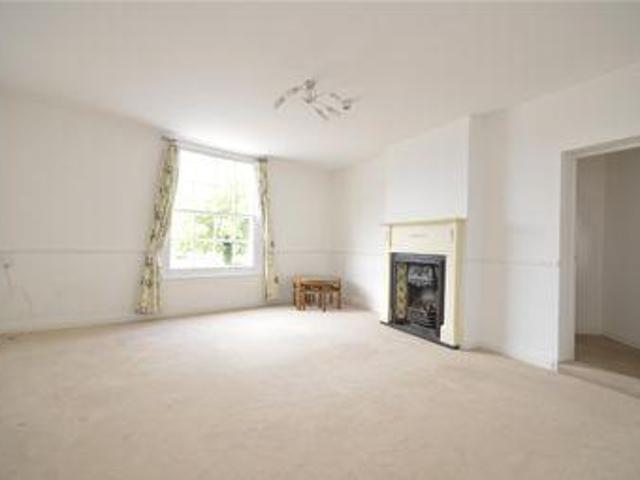 2 Bedrooms Flat for rent in First Floor Flat Avon Crescent, Bristol BS1