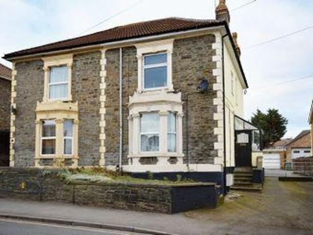 2 Bedrooms Flat for rent in First Floor Flat, Downend Road, Kingswood, Bristol BS15