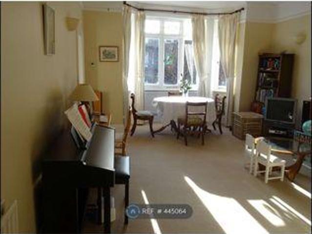 2 Bedrooms Flat for rent in First Floor, London NW6
