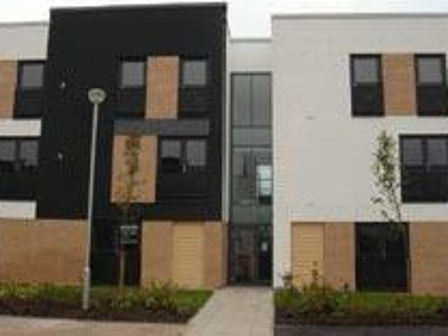 2 Bedrooms Flat for rent in Firpark Close, Dennistoun, Glasgow G31