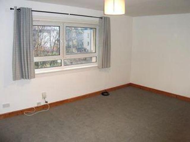 2 Bedrooms Flat for rent in Firrhill Drive, Edinburgh EH13