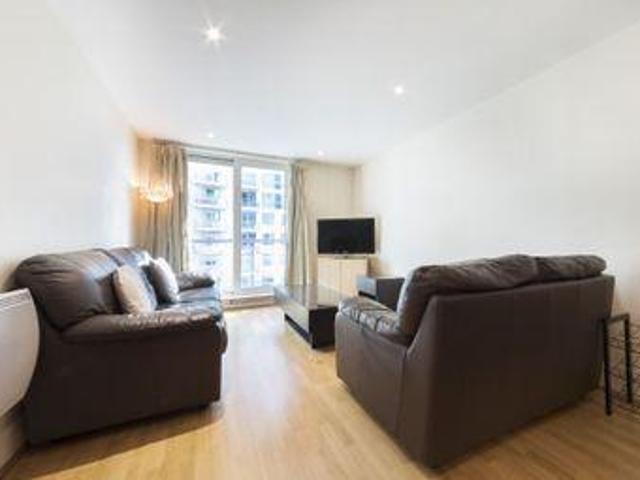 2 Bedrooms Flat for rent in Flagstaff House, St George Wharf, Vauxhall, London, London SW8