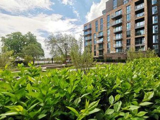 2 Bedrooms Flat for rent in Flat 1 Goldcrest Building, London N4