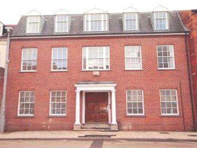 2 Bedrooms Flat for rent in Flat 2, 19 The Crescent, Bedford MK40