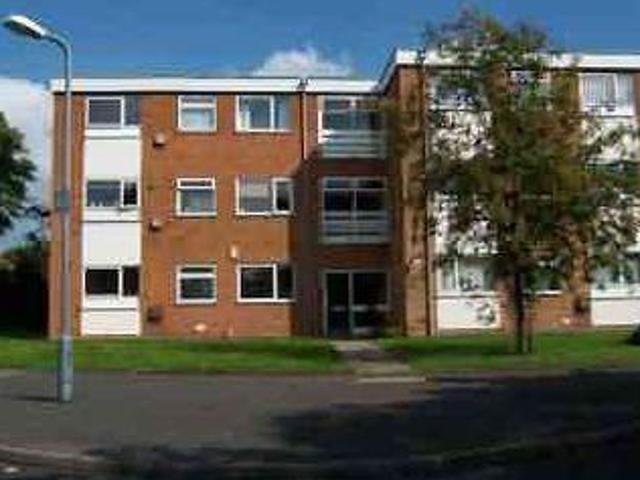 2 Bedrooms Flat for rent in Flaxley Close, Stechford, Birmingham B33