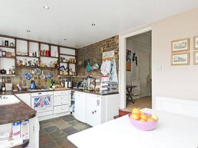 2 Bedrooms Flat for rent in Fleet Road, South End Green, London NW3
