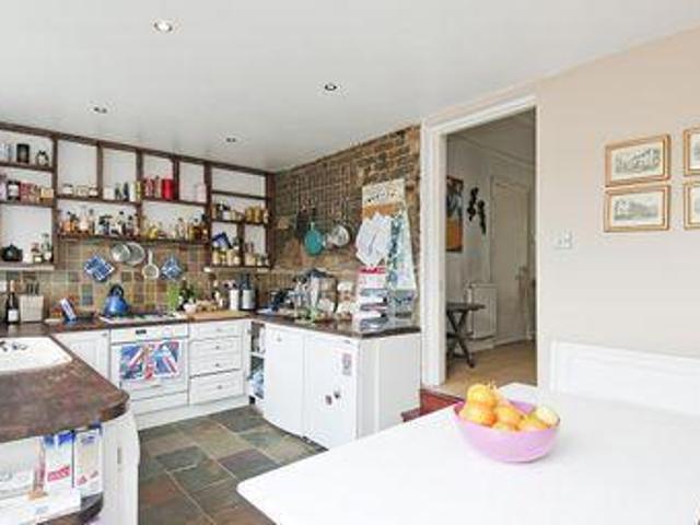 2 Bedrooms Flat for rent in Fleet Road, South End Green, London NW3
