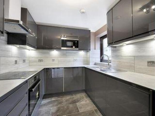 2 Bedrooms Flat for rent in Fletcher Street, London E1
