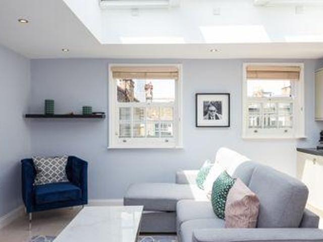2 Bedrooms Flat for rent in Floral Street, Covent Garden, London WC2E