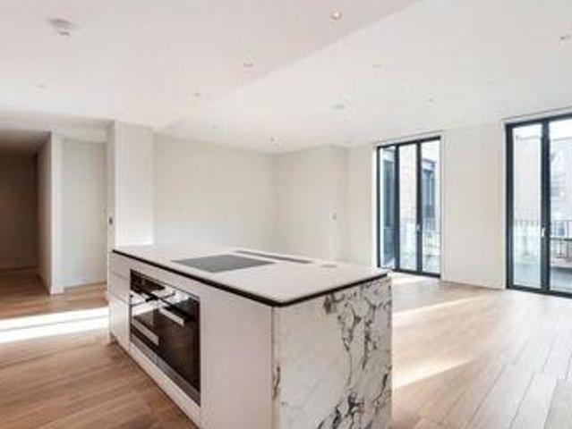 2 Bedrooms Flat for rent in Floral Street, Covent Garden WC2E