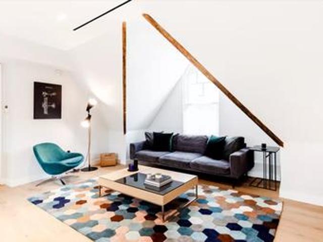 2 Bedrooms Flat for rent in Floral Street, London WC2E