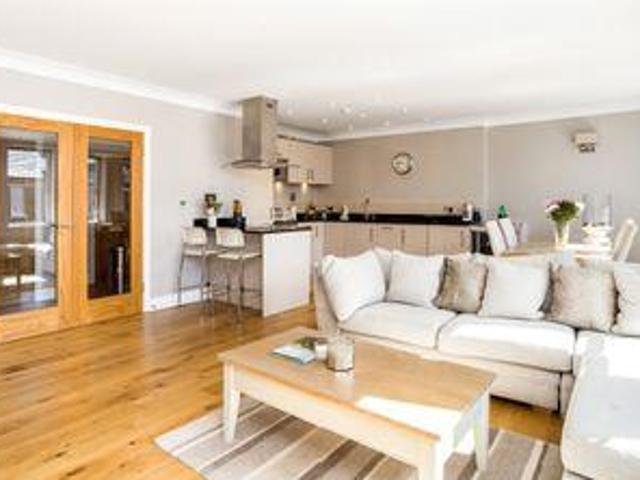 2 Bedrooms Flat for rent in Frances Road, Windsor SL4