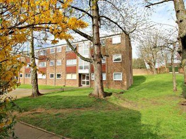 2 Bedrooms Flat for rent in Francis Close, Hitchin SG4