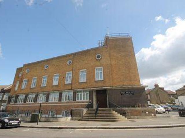 2 Bedrooms Flat for rent in Francis Road, London E10