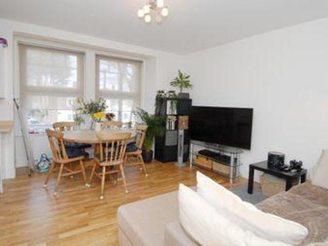 2 Bedrooms Flat for rent in Franciscan Road, Tooting Bec SW17