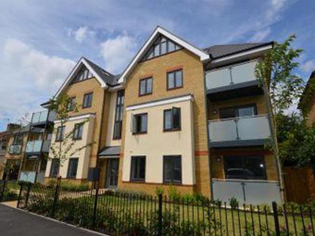 2 Bedrooms Flat for rent in Frays Court, West Drayton UB7
