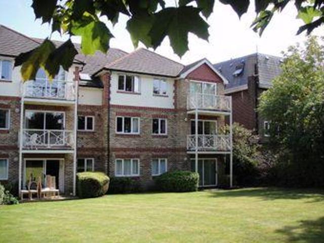 2 Bedrooms Flat for rent in Freshford Court, Westmoreland Road, Bromley, Kent BR2