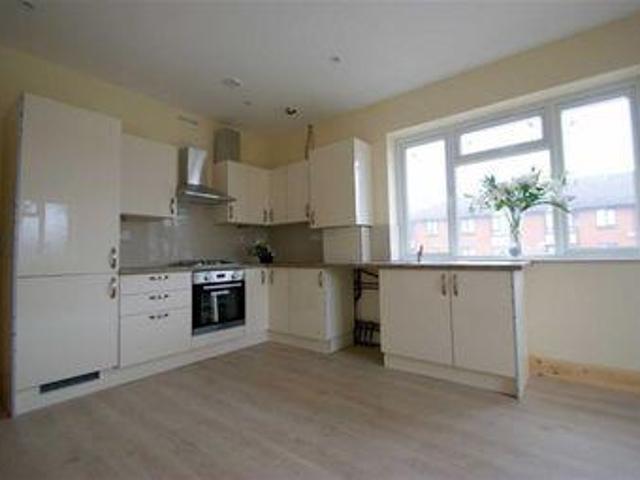 2 Bedrooms Flat for rent in Friary Rd, Acton, London W3