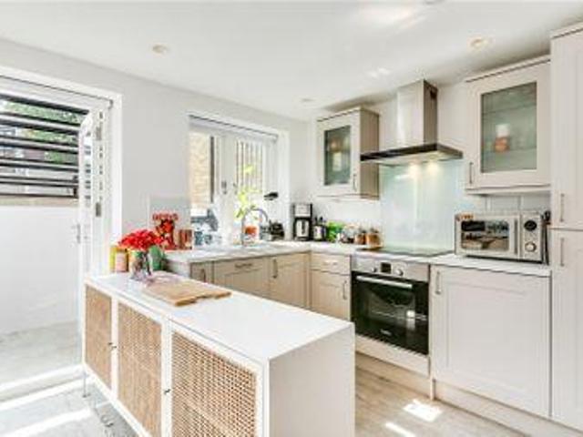2 Bedrooms Flat for rent in Friars Stile Road, Richmond, Surrey TW10