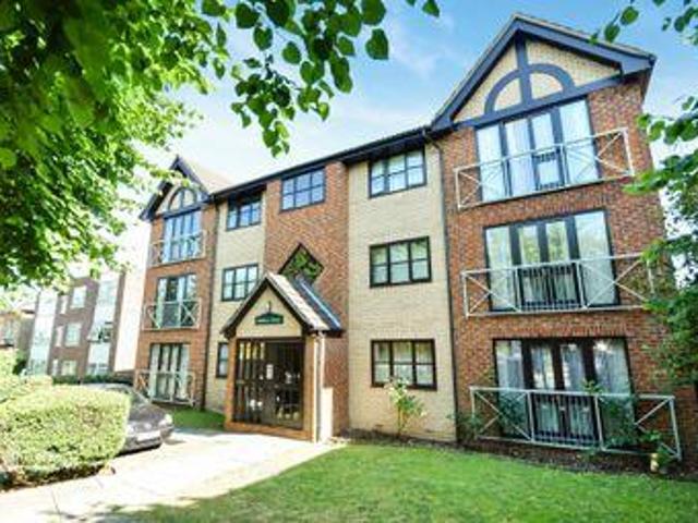 2 Bedrooms Flat for rent in Friern Park, North Finchley N12