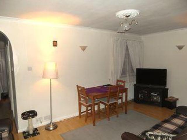 2 Bedrooms Flat for rent in Frinton Mews, Gants Hill, Ilford, Essex IG2