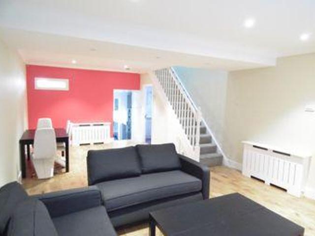 2 Bedrooms Flat for rent in Frith Road, Croydon CR0