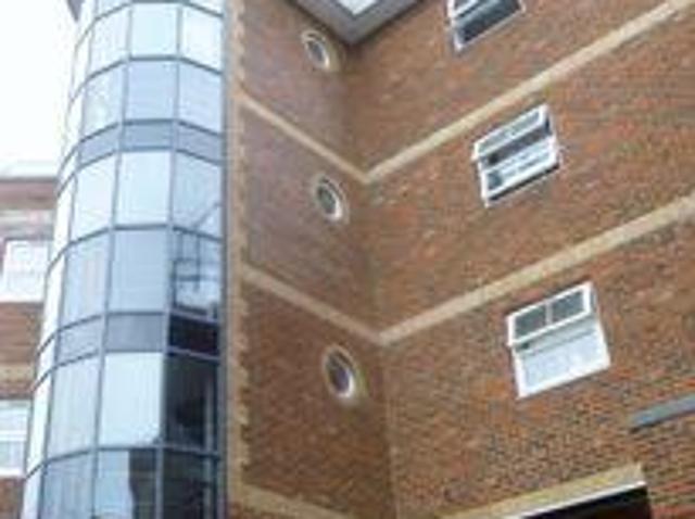 2 Bedrooms Flat for rent in Frith Road, Croydon CR0