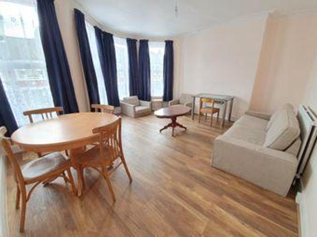 2 Bedrooms Flat for rent in Frobisher Road, Turnpike Lane N8