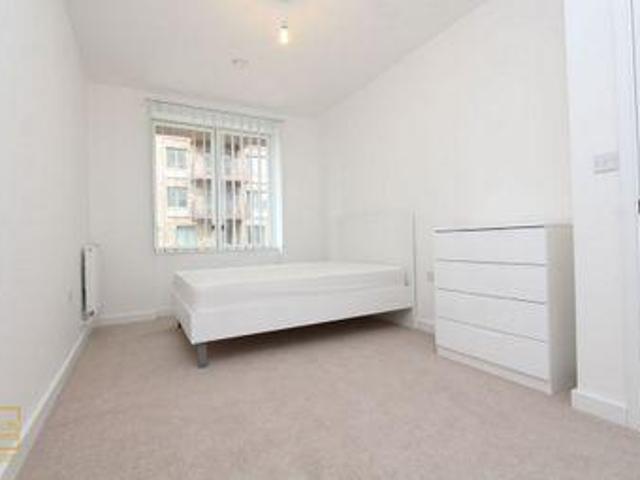 2 Bedrooms Flat for rent in Frobisher Yard, London City Airport, Gallions Reach E16