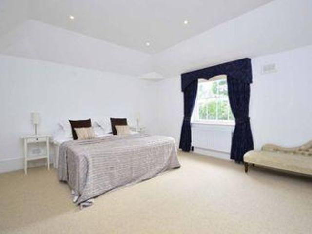 2 Bedrooms Flat for rent in Frognal Lane, London NW3