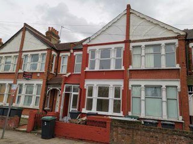 2 Bedrooms Flat for rent in Frome Road, Wood Green N22