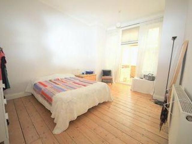 2 Bedrooms Flat for rent in Frome Road, London N22