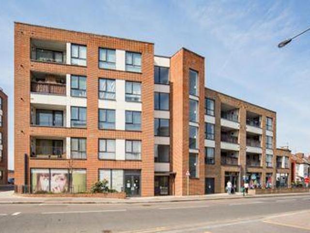 2 Bedrooms Flat for rent in Fulbourne Road, London E17