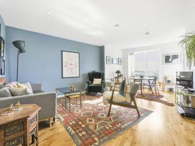 2 Bedrooms Flat for rent in Fulbourne Road, London E17