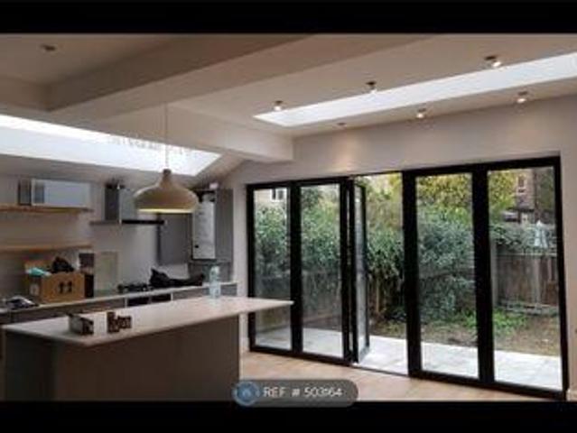 2 Bedrooms Flat for rent in Fulham, London SW6