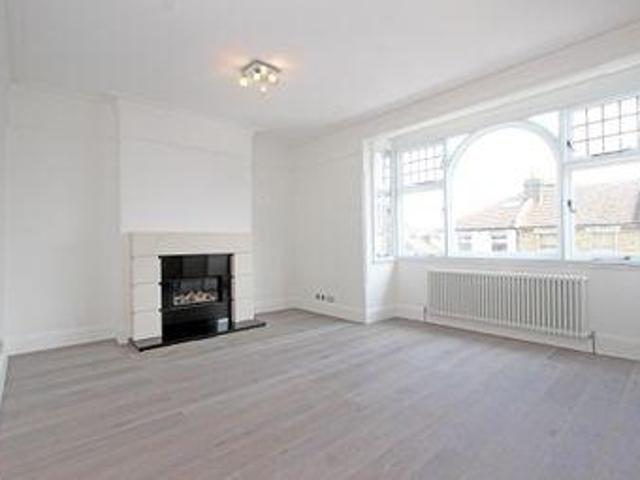 2 Bedrooms Flat for rent in Fulham Palace Road, Hammersmith, London W6