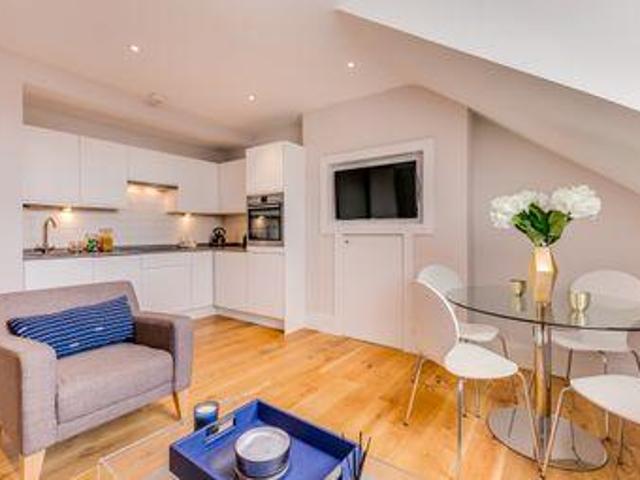 2 Bedrooms Flat for rent in Fulham Park Gardens, Fulham SW6