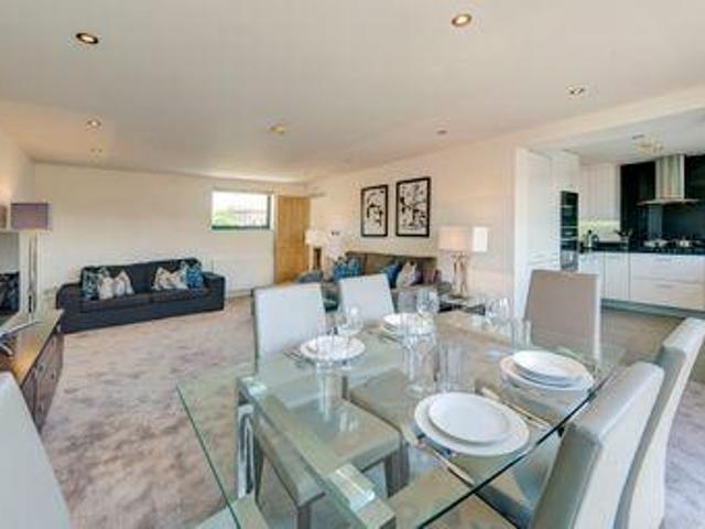 2 Bedrooms Flat for rent in Fulham Road, London SW3