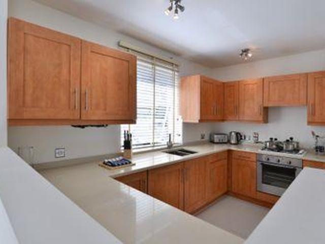 2 Bedrooms Flat for rent in Fulham Road, London SW3