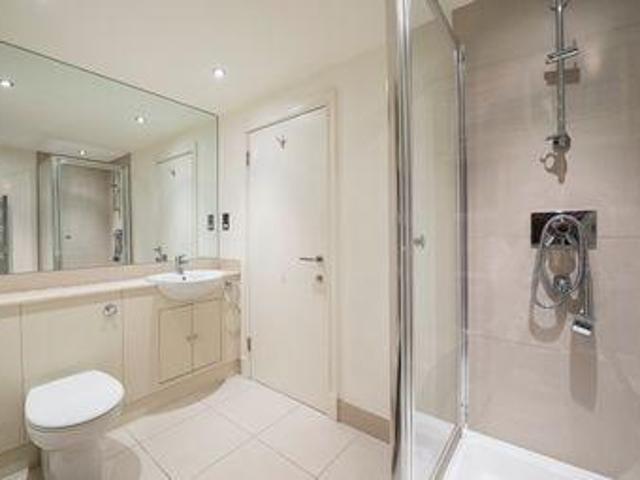 2 Bedrooms Flat for rent in Fulham Road, London SW3