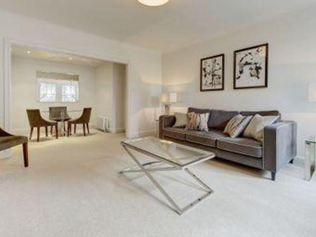 2 Bedrooms Flat for rent in Fulham Road, London SW3